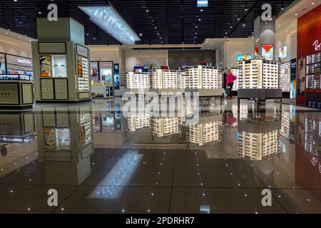 Manchester Airport, Terminal 2, shopping area, duty free, shopping ...