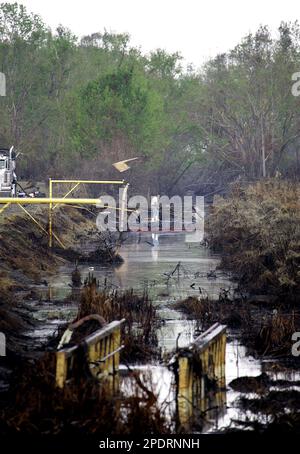 Storage tanks at the Murphy Oil refinery in St. Bernard Parish ...