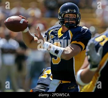 California quarterback Nate Longshore passes during the first half of ...