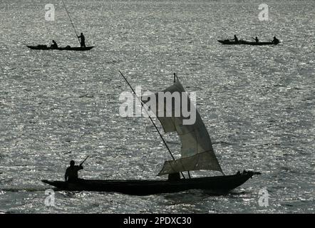 Fisherman in Lagos Lagoon Stock Photo - Alamy