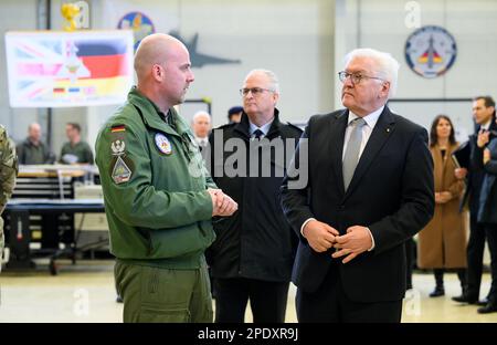 Commander of the air forces Lieutenant General B.A.C. (Ben) Droste (l ...