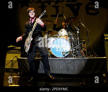 Eric Dill lead vocalist of the Boston based band The Click Five ...