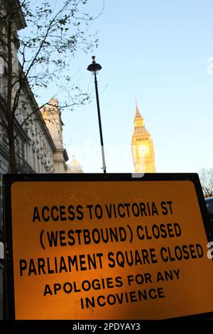 Signs in the United Kingdom with grammatical mistakes. Official sign ...