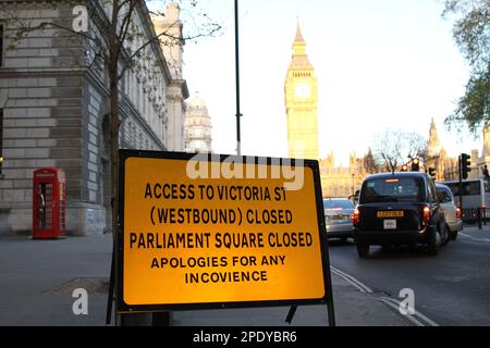 Signs in the United Kingdom with grammatical mistakes. Official sign ...