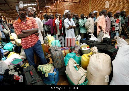 Rwandan prisoners in Kimironko in Kigali jail wait to be freed Friday ...