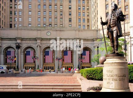 Moses Cleaveland statue public square Cleveland Ohio Stock Photo - Alamy