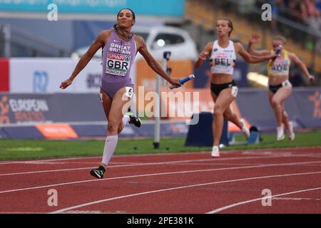 Ashleigh NELSON leading in the GB Team in the 4 * 100m Heats at the ...