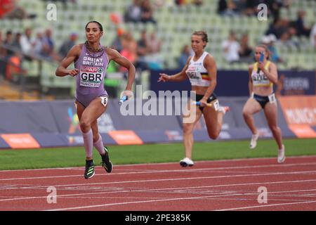 Ashleigh NELSON leading in the GB Team in the 4 * 100m Heats at the ...