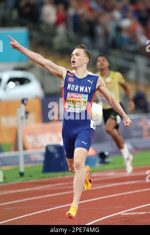 Karsten WARHOLM celebrating as crossing the finish line to win the 400m ...