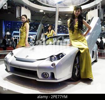 South Korean models pose next to South Korea automaker Hyundai's ...