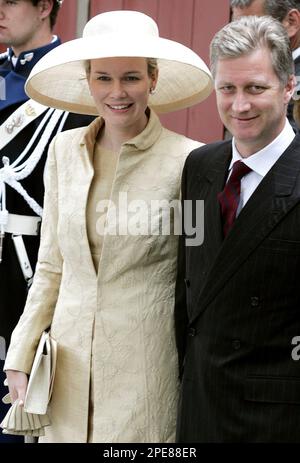 Belgian Crown Princess Mathilde (L) and Dutch Crown Princess Maxima (C ...
