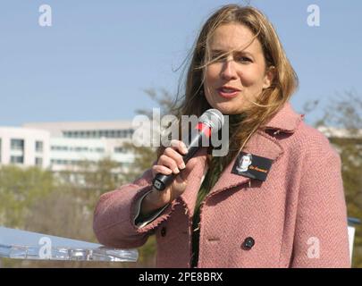 Dana Reeve, wife of the late actor "Superman" Christopher Reeve, died ...