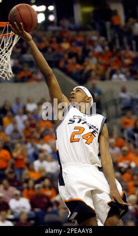 Oklahoma State's Jameson Curry (24) shoots between Baylor's Curtis ...