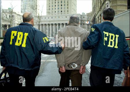 Arnold Squitieri, center, accused underboss of the Gambino crime family ...