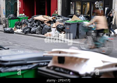 Full bins on March 15, 2023 in Paris, France. A strike by waste ...