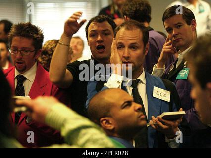 Floor traders on the international Petroleum Exchange react as oil ...