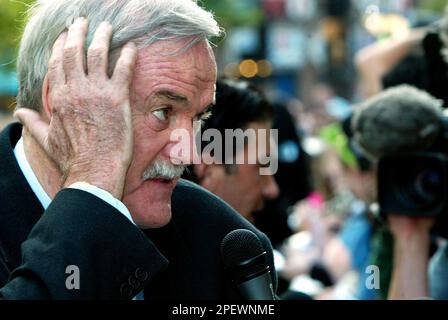 SHREK 2, John Cleese, King Harold, 2004, (c) DreamWorks/courtesy ...