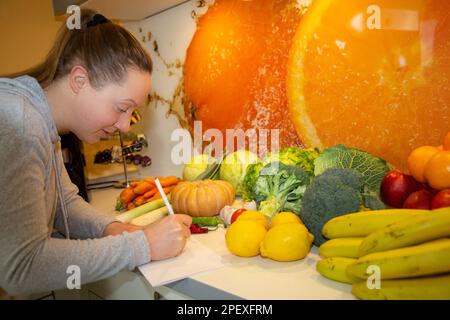 Vegan cooking: Young woman prepares lamb's lettuce Stock Photo - Alamy