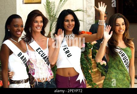 Susana Rivadeneira, Miss Ecuador, left, and Oleksandra Nikolayenko ...