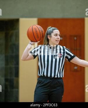 Female referee at a basketball game Stock Photo - Alamy