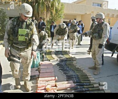 U.S. Army Soldiers from the 720th Military Police Battalion, Fort Hood ...