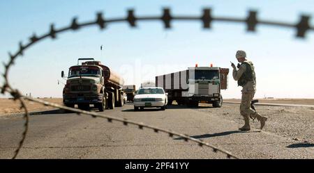 U.S. Army Soldiers from the 720th Military Police Battalion, Fort Hood ...