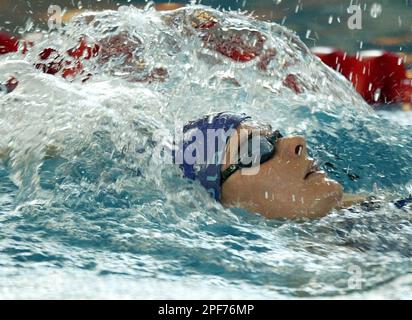 Die deutsche Schwimmerin Nicole Hetzer waehrend ihres Vorlaufrennens ...