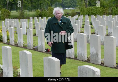 Eileen Westcott, widow of World War II pilot and Wing Commander Adrian ...