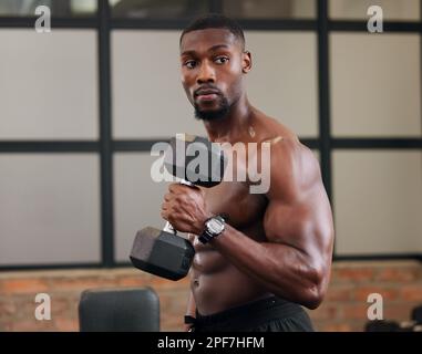 Male athlete doing exercise with weights in desert Stock Photo - Alamy