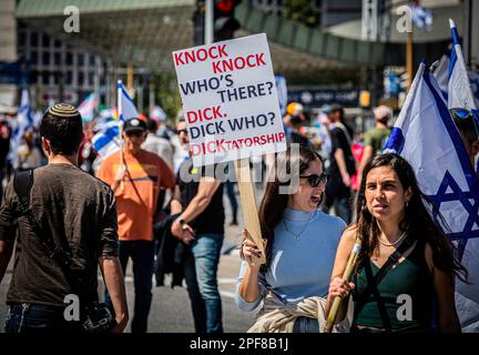 (EDITOR'S NOTE: Image depicts profanity) A Metropolitan Police officer ...