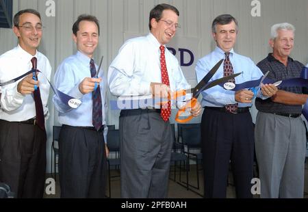 Becton-Dickinson Columbus plant manager Larry Zach, left, and Neb. Gov ...
