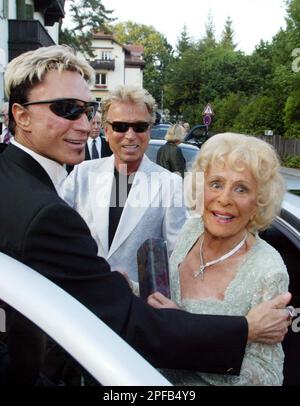 LENI RIEFENSTAHL FILM DIRECTOR (1945 Stock Photo - Alamy