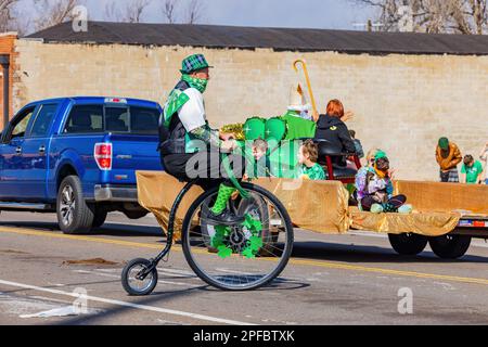 Oklahoma, MAR 12 2023 - Sunny view of the Saint Patrick's Day parade in ...