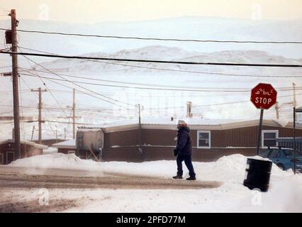 Stop sign in English and Inuktitut, Iqaluit, Nunavut Stock Photo - Alamy