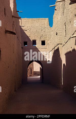 Archway in the abandoned mud brick village of Harat al Bilad, Manah ...