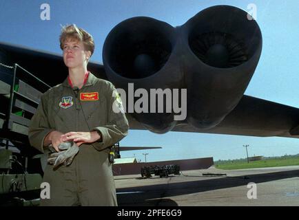 Kelly Flinn, the first female B-52 bomber pilot in the US Air Force at ...