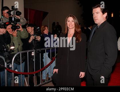 PIERCE BROSNAN, DANTE'S PEAK, 1997 Stock Photo - Alamy