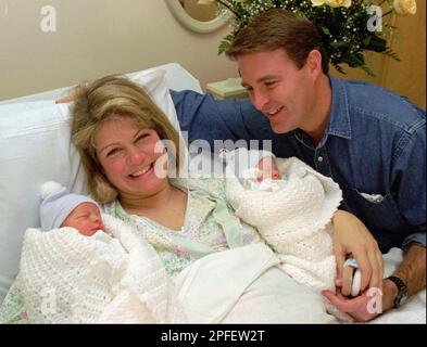 Gov. Evan Bayh and his wife, Susan, walk to the door of Governor's ...