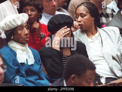 O.J. Simpson's daughter, Arnelle, left, and his sister, Carmelita Durio ...