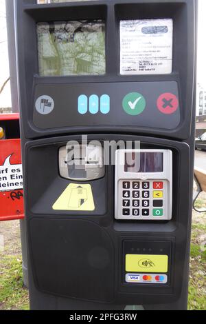 Parkschein Automat / Car Park / Ticket Machine Stock Photo - Alamy