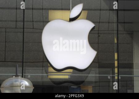 Apple Logo / Sign / Apfel Stock Photo - Alamy