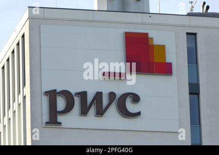 PWC Pricewaterhouse Coopers / Wirtschaftspruefungsgesellschaft/ Logo ...