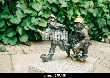 The Dwarfs of Wroclaw. Dwarfs sculptures lurking and hiding around ...