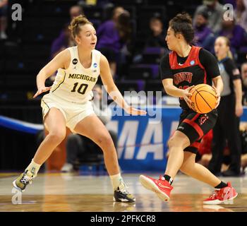 Michigan guard Jordan Hobbs (10) shoots over Ohio State guard Taylor ...