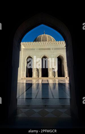 An arch at the Sultan Qaboos Grand Mosque in Muscat, Oman Stock Photo ...