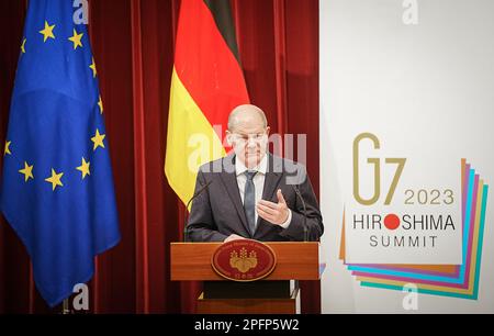 Tokio, Japan. 18th Mar, 2023. German Chancellor Olaf Scholz (l, SPD ...