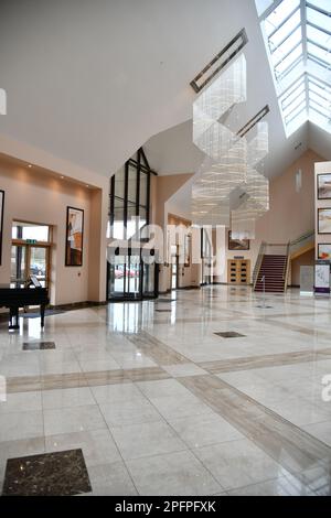 Large Hotel Foyer with huge chandelier Stock Photo - Alamy