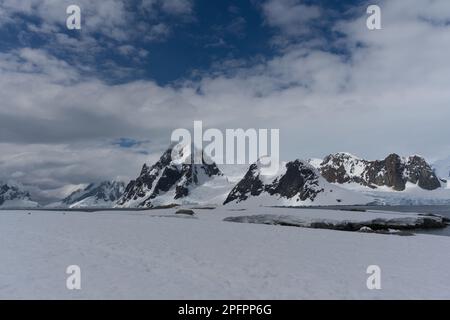 Mountain range on Petermann Island - Antarctica Stock Photo - Alamy
