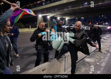 Police officers detain demonstrators during a protest in SydneyÕs Town ...