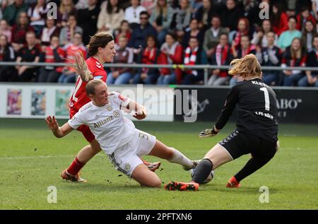 Tackle Georgia Stanway (FC FC Bayern Munich, 31), Delice Boboy (RB ...